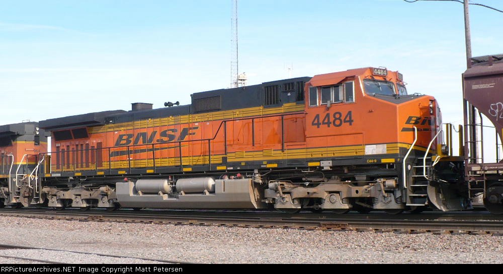 BNSF 4484